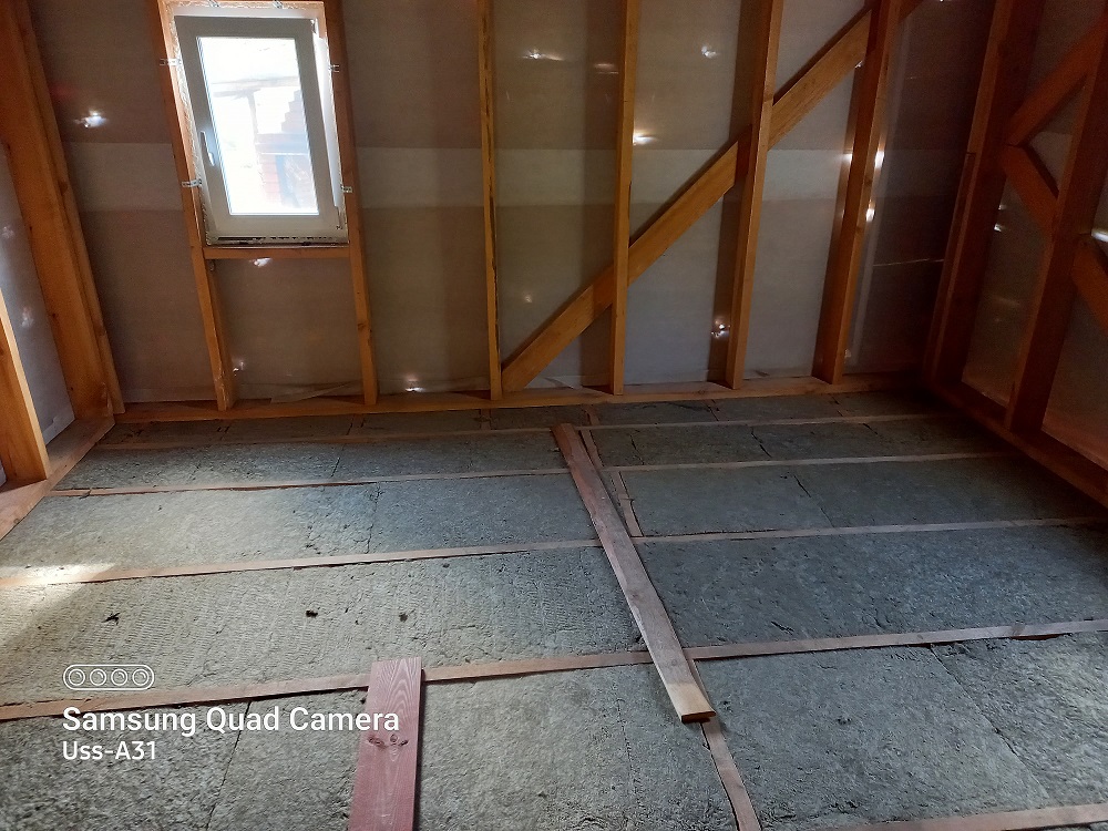 Утепление, пароизоляция и монтаж чернового пола в каркасном доме 6х6 м, своими руками.