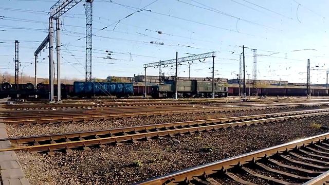 "Отлов крокодилов". Промышленные электровозы EL21 на ст. Магнитогорск-Грузовой. осень 2023 года