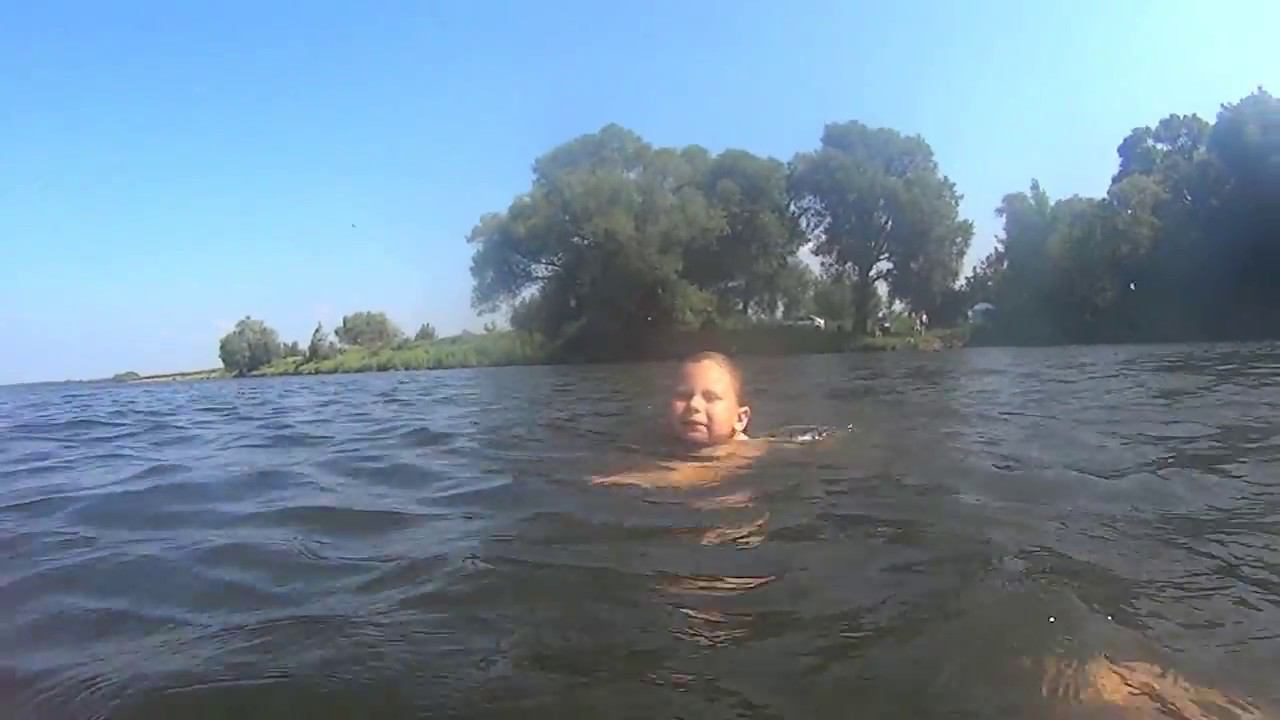 Соня 7 лет, большая вода Ока. Лето 2018