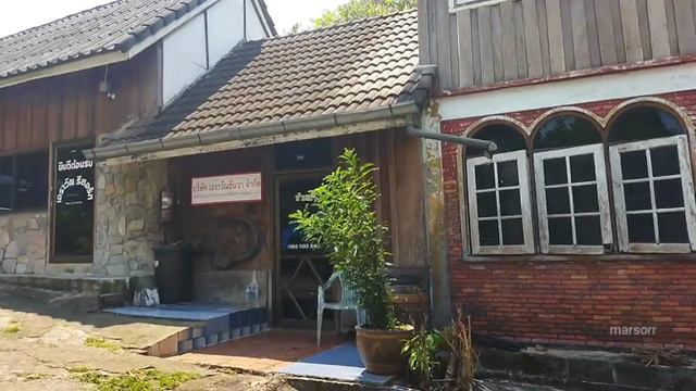 просто утро, двор, домики. канчанабури กาญจนบุรี kanchanaburi