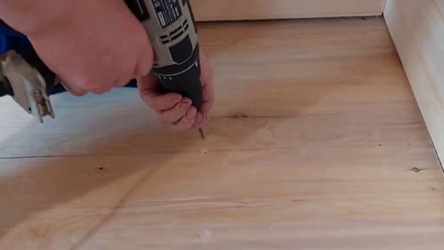 Укладываю фанеру. Начала внутренней отделки