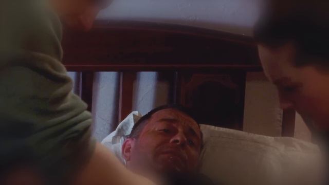 Солдаты, на которых в лесу охотятся оборотни, укрываются в хижине, но дом принадлежит монстрам