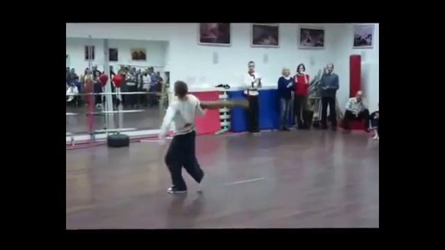 Стиль "Бурый медведь".Танец с оружием.