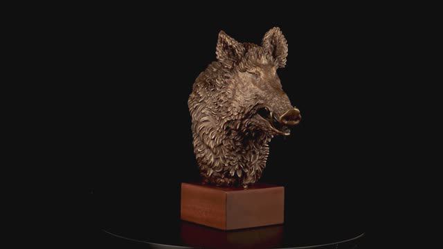 Кабинетная скульптура Кабан (бронза)