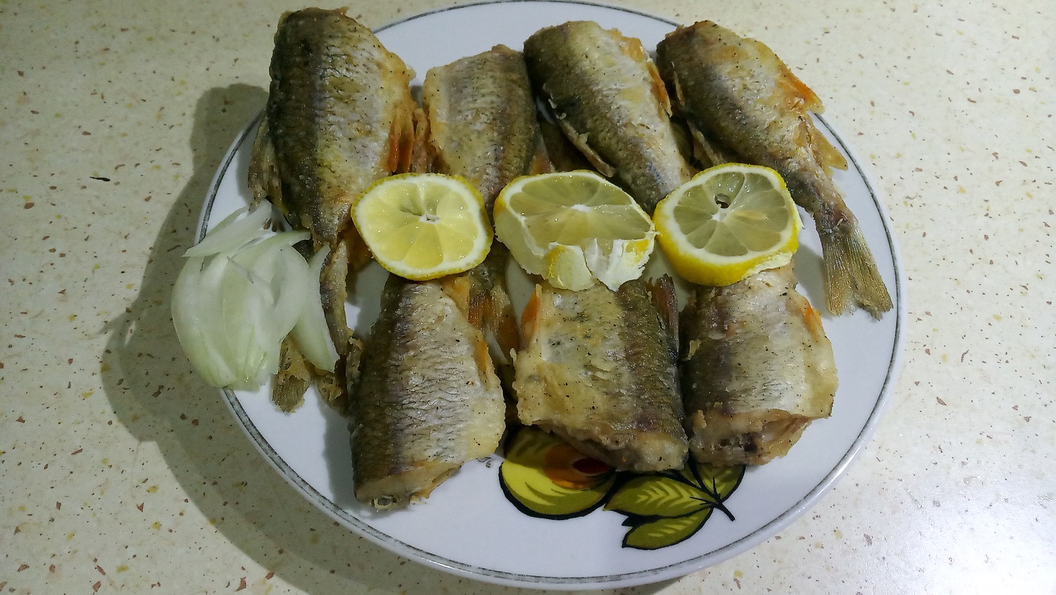 Простой и быстрый способ пожарить плотву.