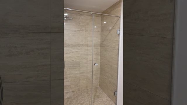 Душевое ограждение в нишу с распашной системой