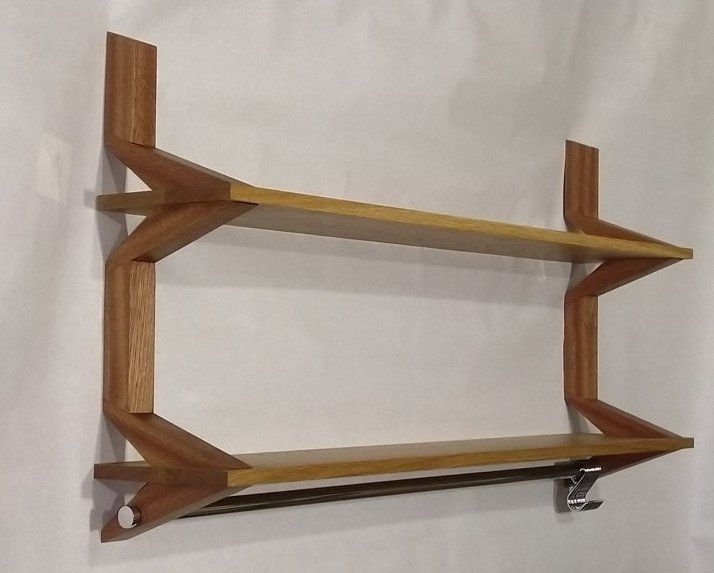 Кухонная полка. Просто и стильно.