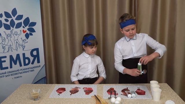 Необычный способ покрасить яйца на Пасху.mp4