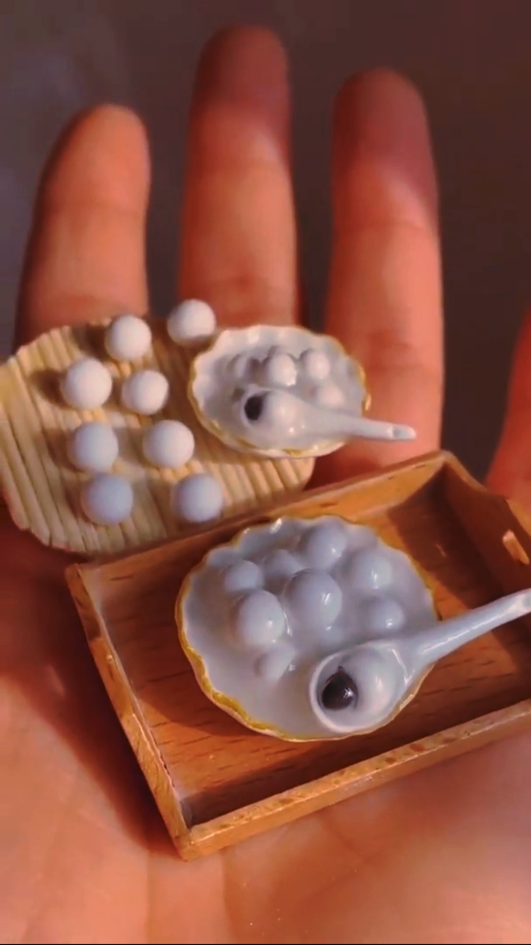 Как слепить из пластилина миниатюрную еду для кукол манты