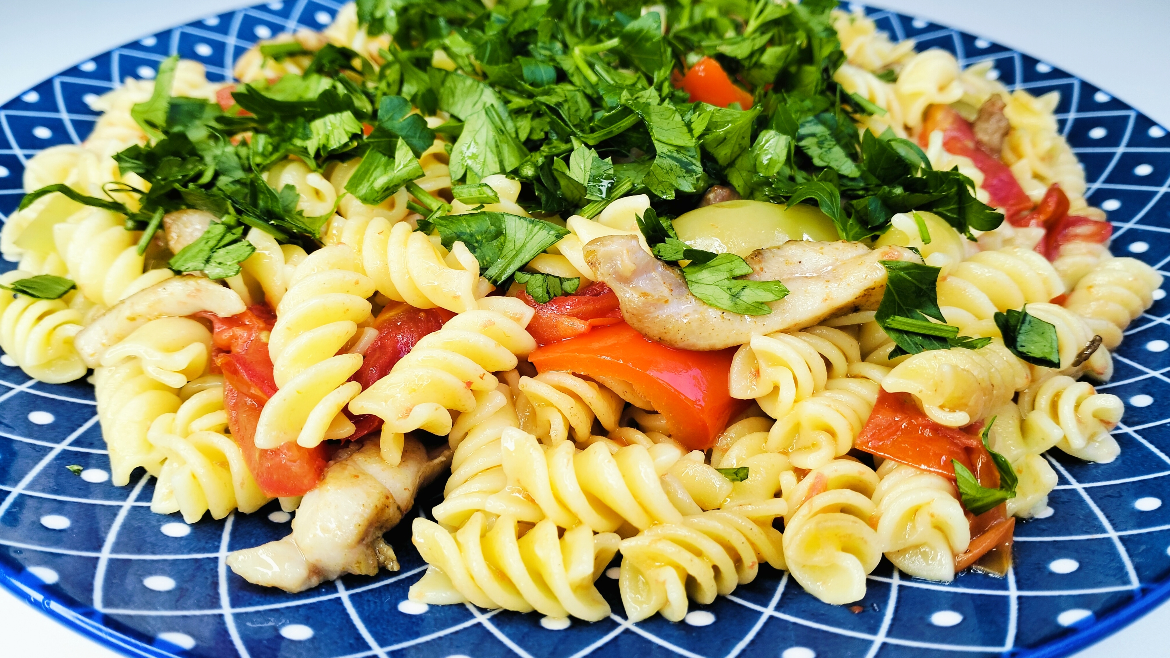 🍅🍗🍝Не допускайте беспорядка_ Макароны, курица и овощи в одной сковороде💯