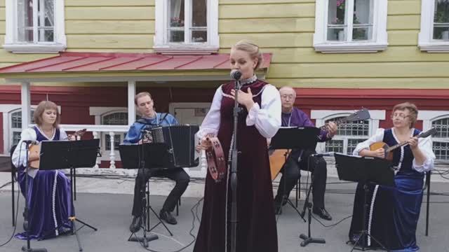 Во селе, селе Покровском (Дарья Киркова и анс. Царёво Городище)