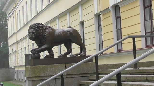 достопримечательности Великого Новгорода, Львы у здания музея.mp4