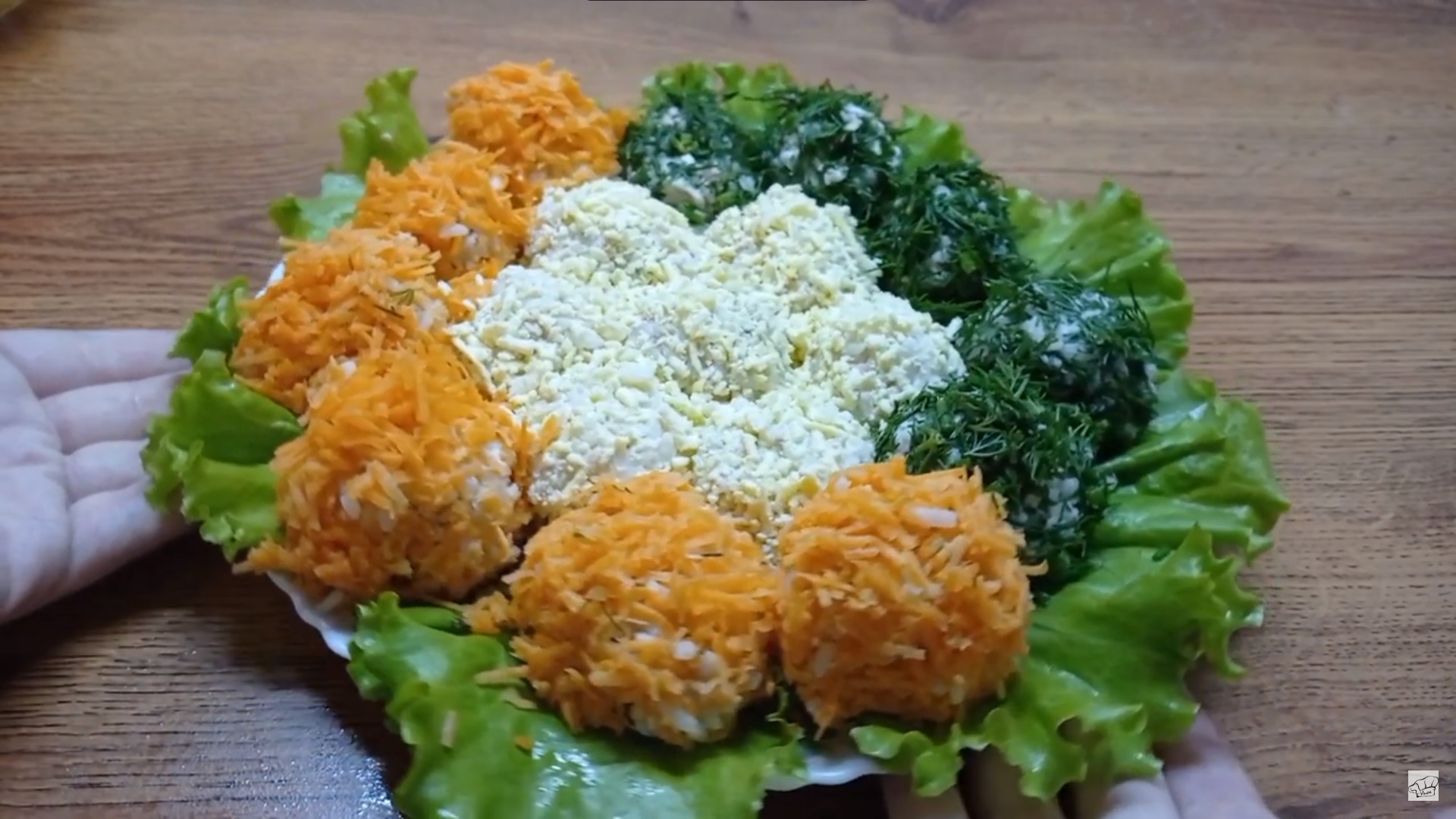 Необычная подача салата с горбушей.