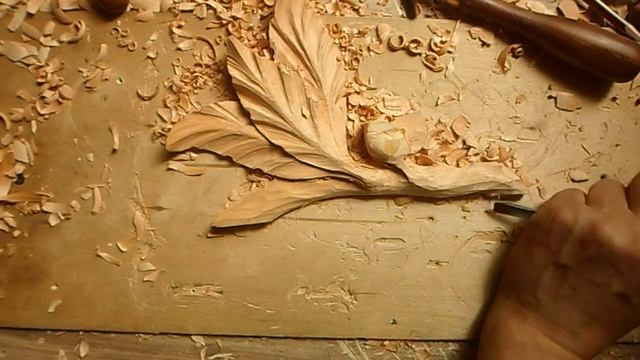 Как научится резьбе по дереву. Как вырезать лавровый лист. Резьба по дереву.