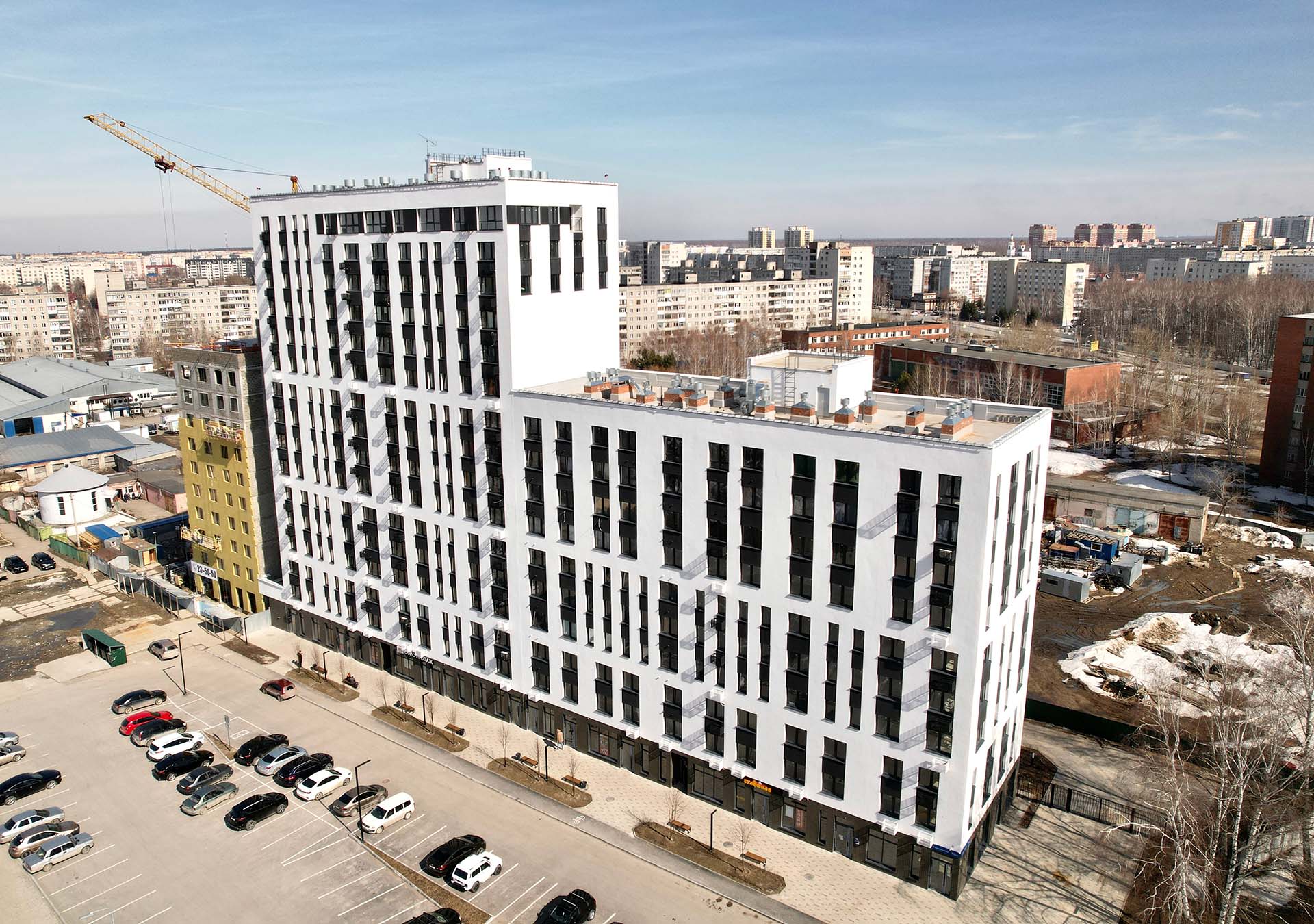 Мой квартал. В центре города и одновременно рядом с парком.