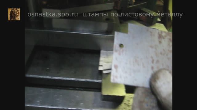 Вырубка угла для гибки двери.