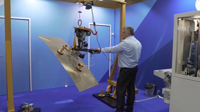 Демонстрация поворотной траверсы  на выставке