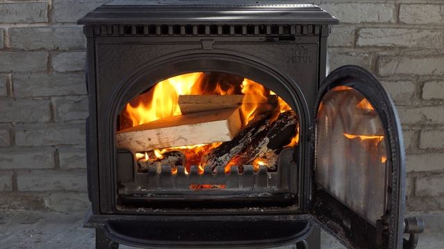 Камин. Огонь.