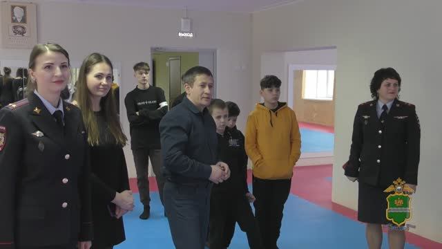 Полицейские и общественники организовали мероприятие для воспитанников подшефного учреждения