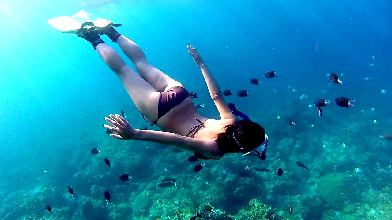 NЫРЯЛЬЩИЦА в БИКИНИ!.mp4