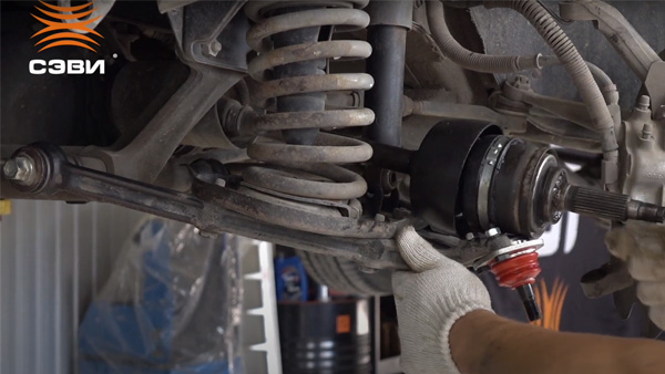 Замена шаровых опор, сайлентблоков, чехлов привода на а/м LADA 4х4