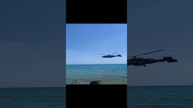 Снимал красивую девушку в голубом купальнике и Тут???