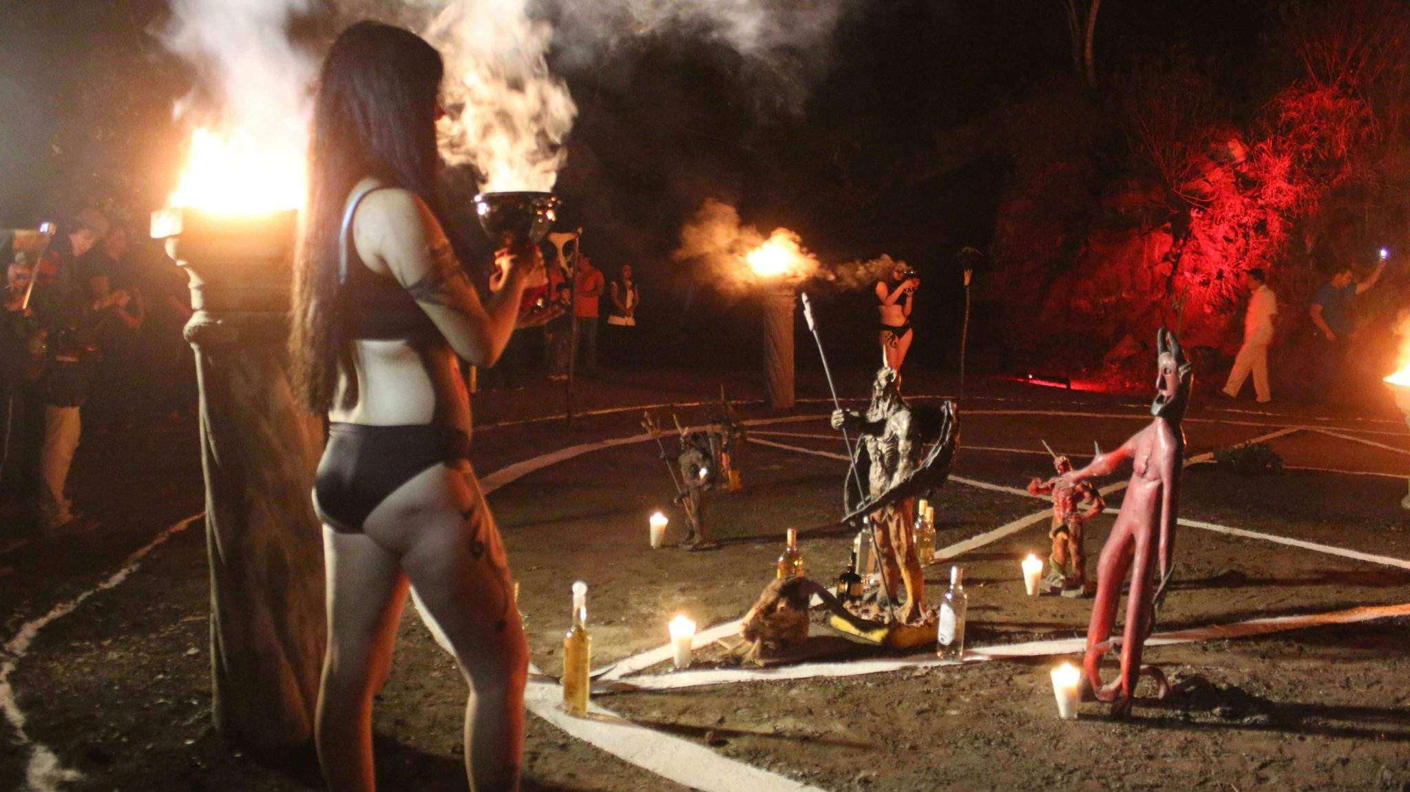 СЛУЖЕНИЕ-И-ПОКЛОНЕНИЕ-ОТЛИЧАЮТСЯ-ОТ-"ВЕДЬМИНА ИЗБА"-ОТ-ИНГИ ХОСРОЕВОЙ