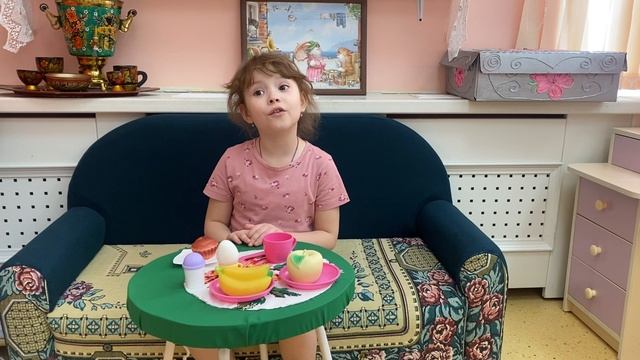 Стихотворение С. Михалкова "Про девочку, которая плохо кушала"