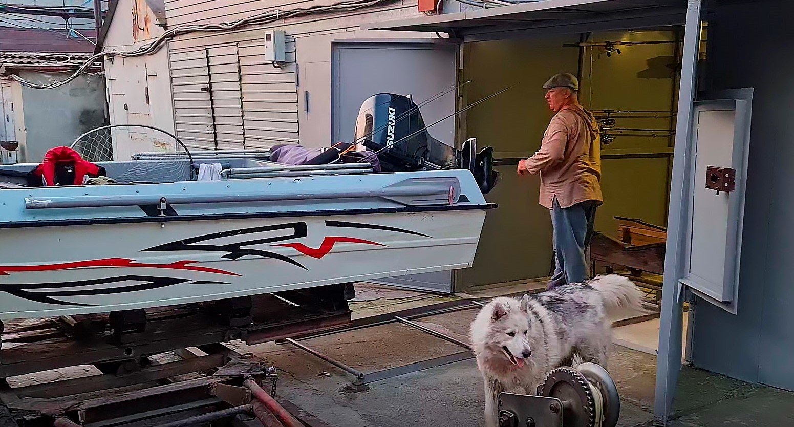 Сбросить лодку на воду: Быстро и легко. Включите звук погромче