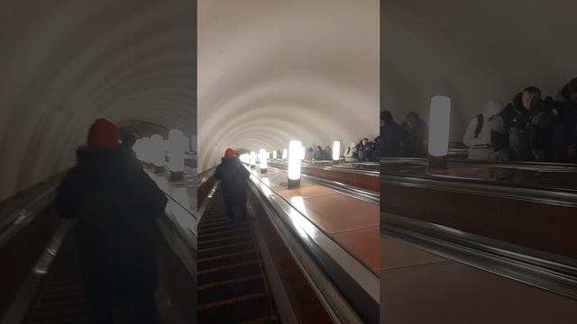 Первый раз в метро)#москва #путешествия #метро