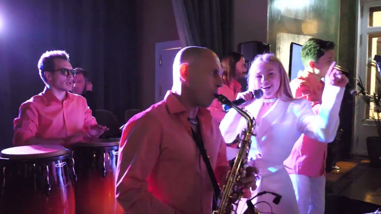 "Саксофон project",  кавер в красно-белом