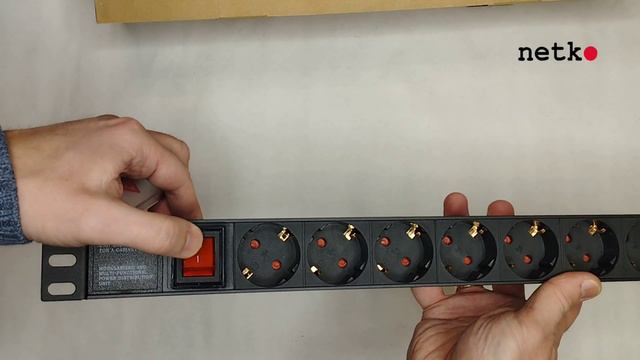 53688 Блок розеток 19", 16А, 8 розеток, без шнура,  выключатель, корпус металлический, чёрный