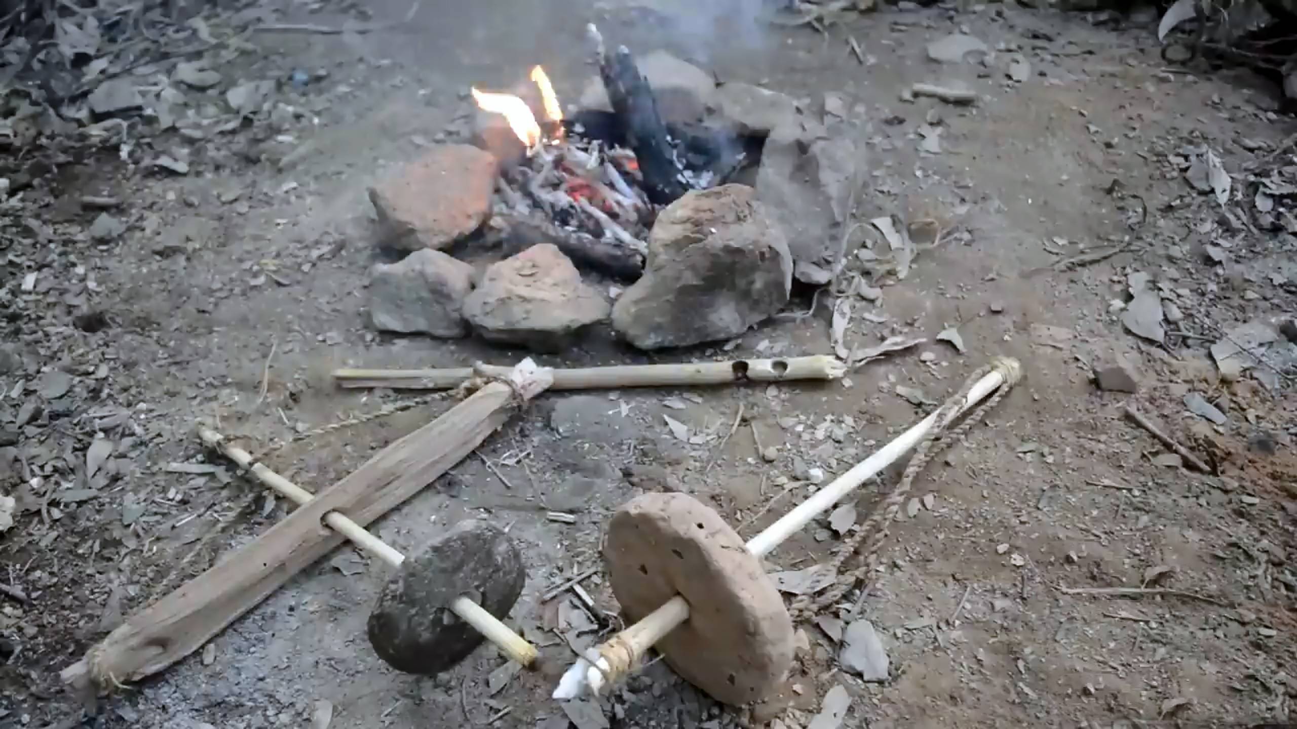 Добыча огня в лесу.. Изготовление сверлильного приспособления.