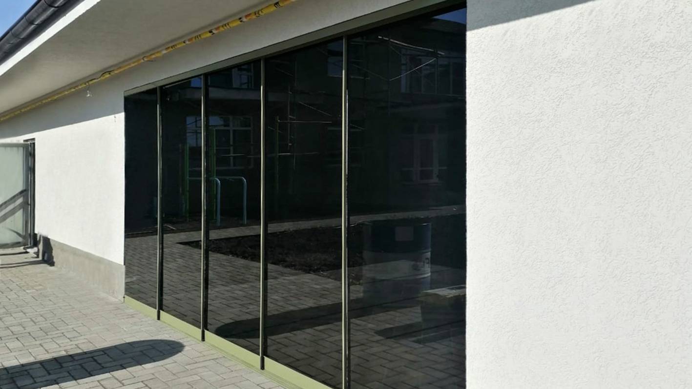 Телескопическая перегородка. Серое стекло