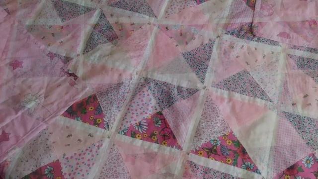 Одеяло лоскутное розовое.