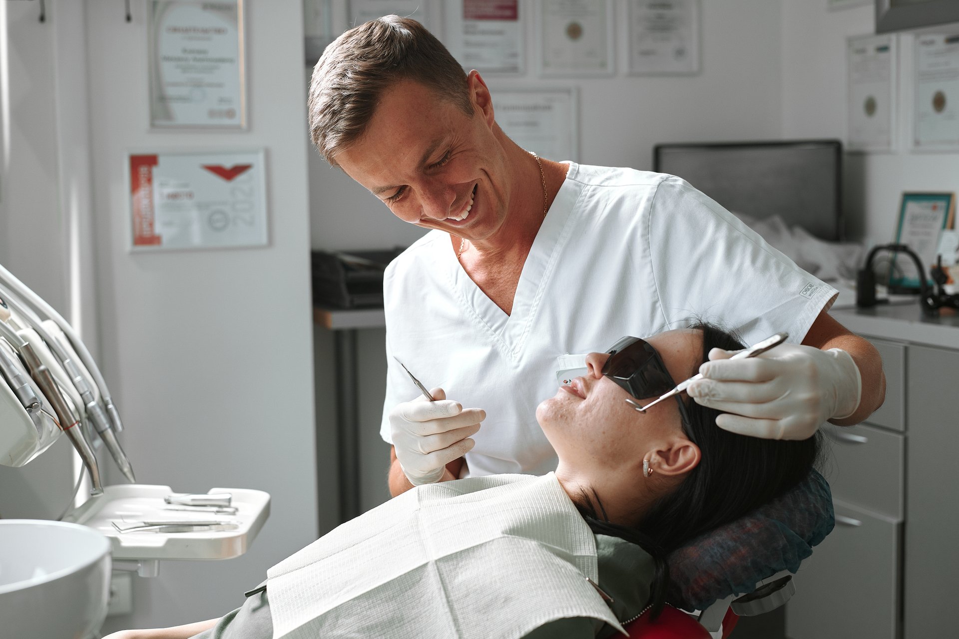 Протезирование и Имплантация с Гарантией