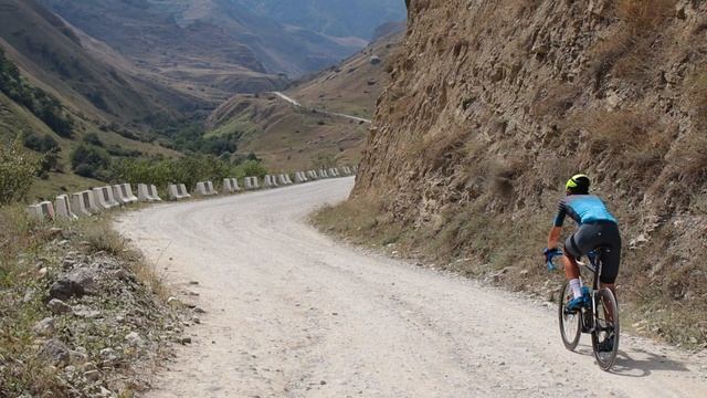 Подъём на Безенги, грунтовый участок, 6 этап гонки Дружба Народов Северного Кавказа - 2023