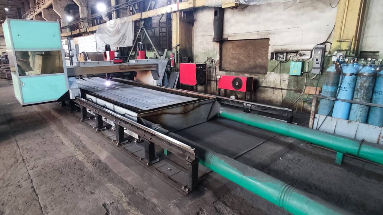 Работа газо-плазменного резака Кристалл