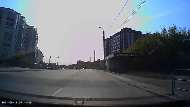 BMW X6 подрезает с лева