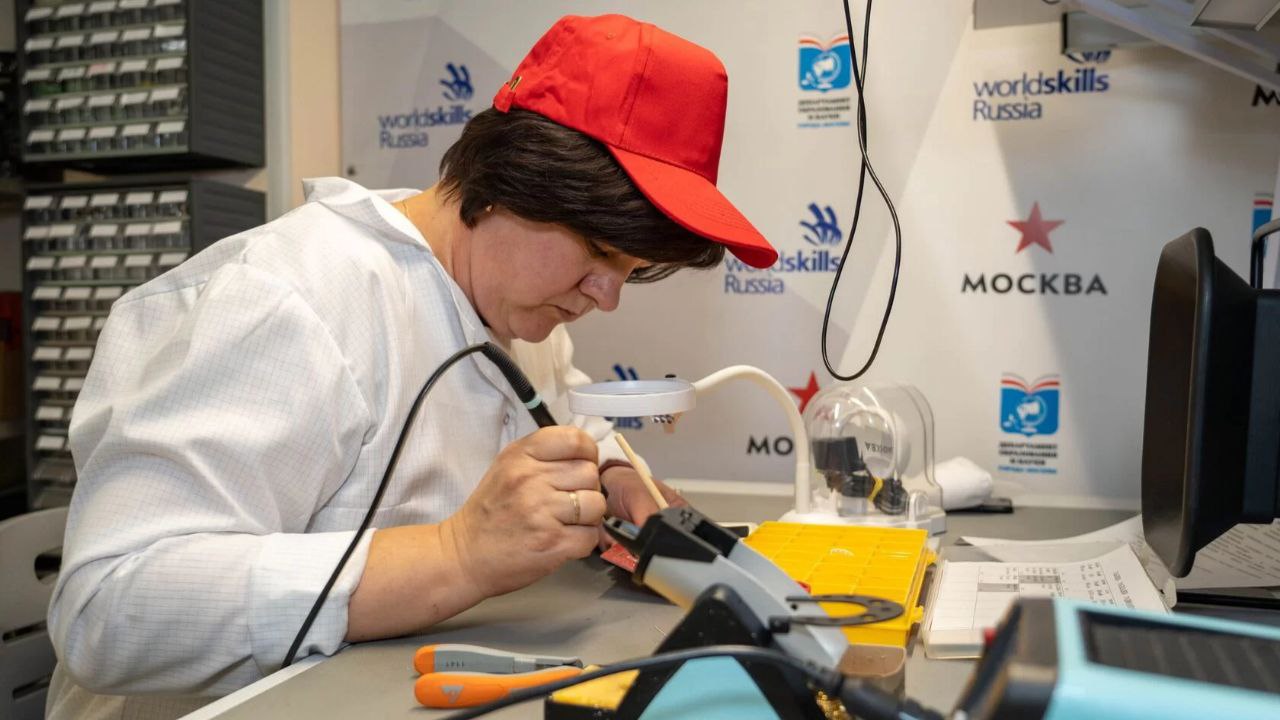 «Монтажник радиоаппаратуры» – финал конкурса «Московские мастера» 2022