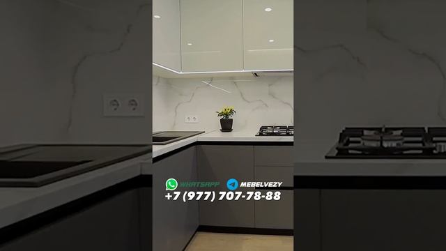 Угловая кухня в темных тонах 2024г.