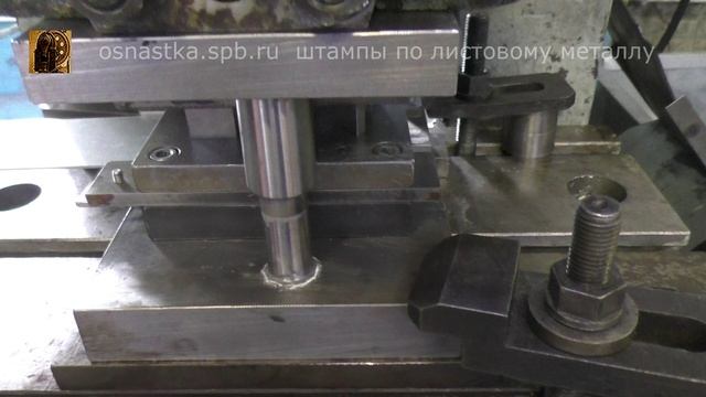 Испытание штампа для малого уголка монтажного для шинорейки.