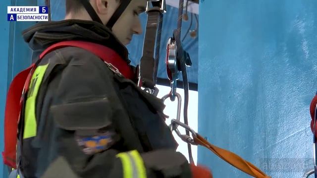 Занятие №96. Зависание пострадавшего на схватывающем узле при наличии ненагруженного СУ.