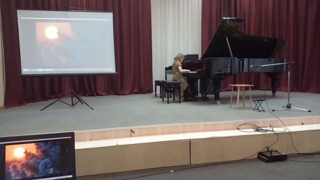Александра Пермякова 8 лет. П И.Чайковский Зимнее утро.mp4