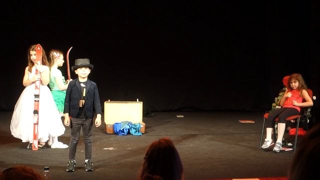 Е.Клюев. Сказки на всякий случай. История первая "Лопнувший мячик".