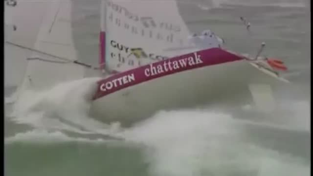 Аварийные ситуации - Опрокидывание - Яхта врезается носом в волну