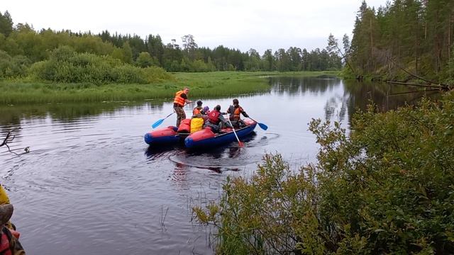 Погрузились и отплываем (р.Чирка, Карелия)