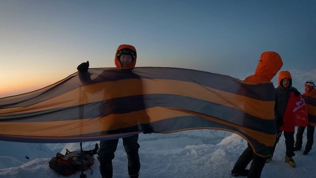 Знамя Победы на влк. Вилючинский. Камчатка.