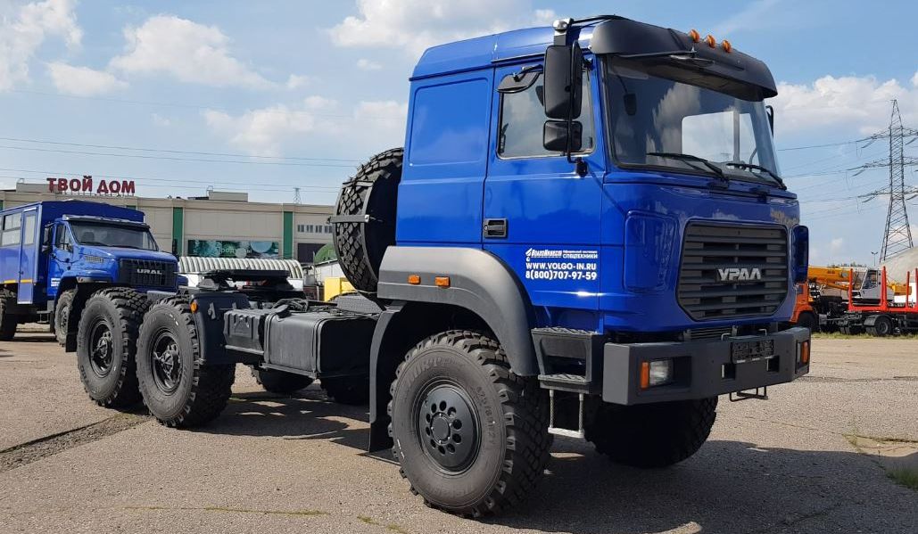 Краткий видеообзор полноприводного седельного тягача УРАЛ-44202-3511-83Е5.