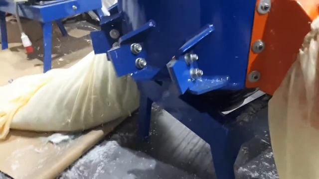 Дробилка измельчитель измельчение плёнки ми 700.mp4